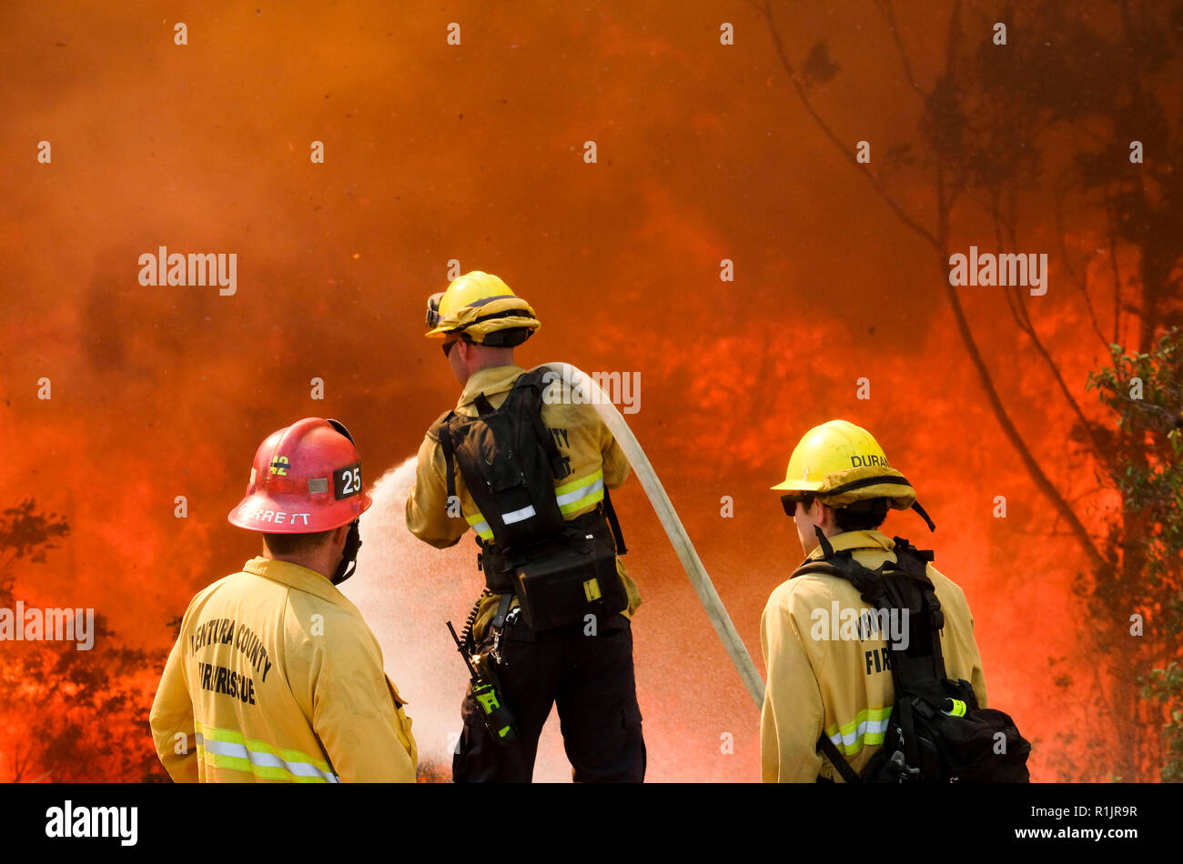 Simi Valley, California, USA. 12th Nov 2018. Firefighters battle ...