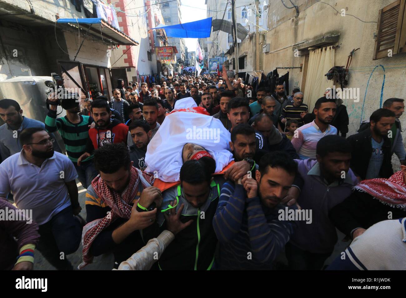 Jabalia, Gaza Strip, Palestinian Territory. 13th Nov, 2018. Mourners carry the body of ...