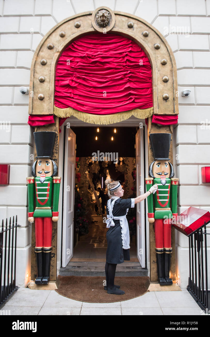 The nutcracker ballet london 2018 hi-res stock photography and images ...