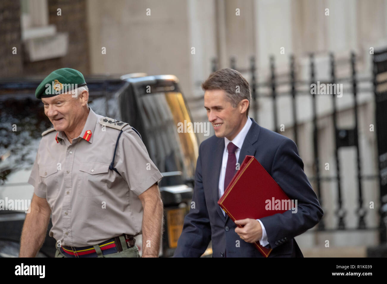 Defence secretary with army officer hi-res stock photography and images ...