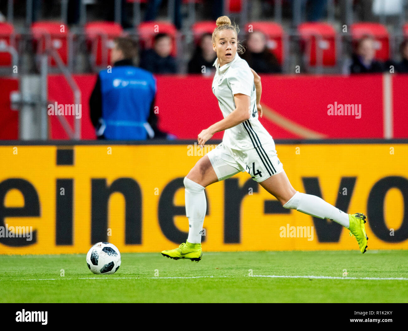 Erfurt, Germany. 13th Nov, 2018. Football, women: International match ...