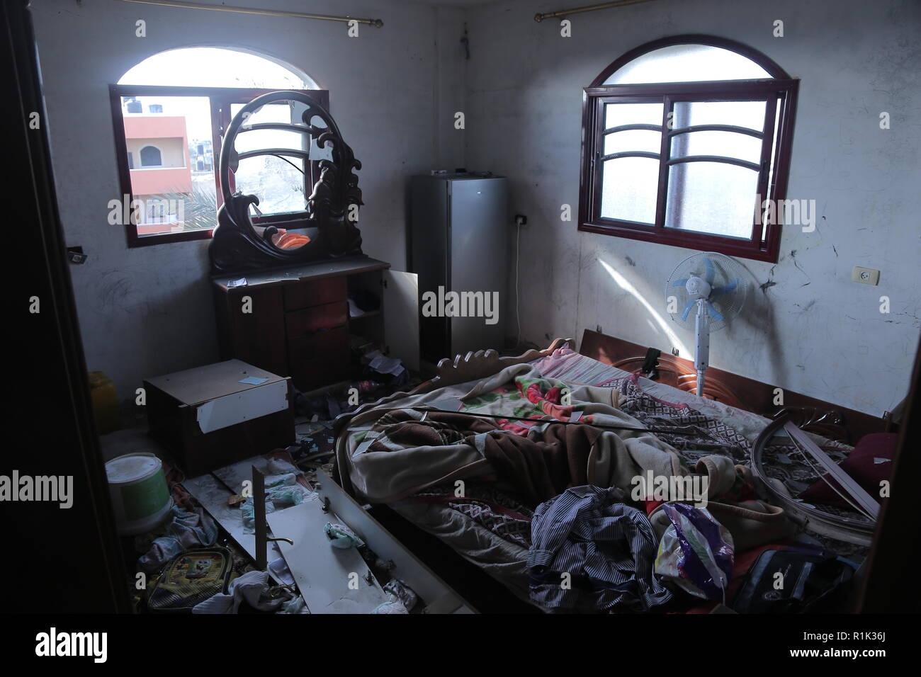 Bombed out house hi-res stock photography and images - Alamy