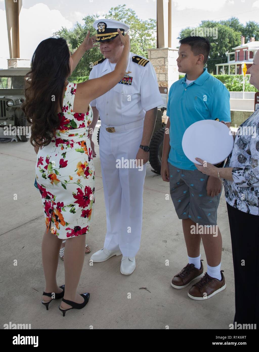 SAN ANTONIO (Oct. 5, 2018) Cmdr. Ronald Dewees has his cover placed on ...