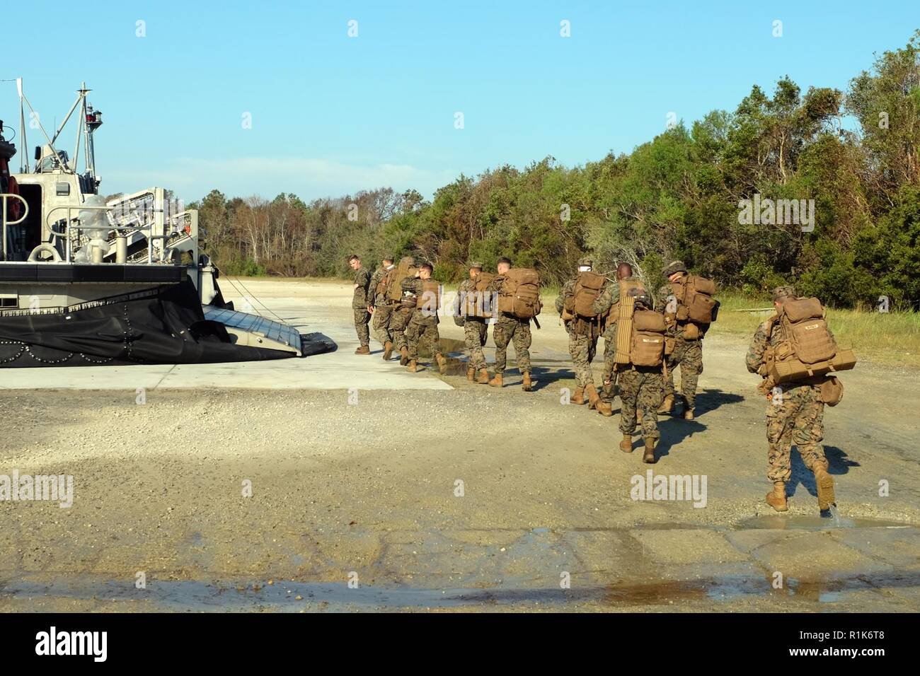 Commander amphibious squadron phibron 7 hi-res stock photography and ...