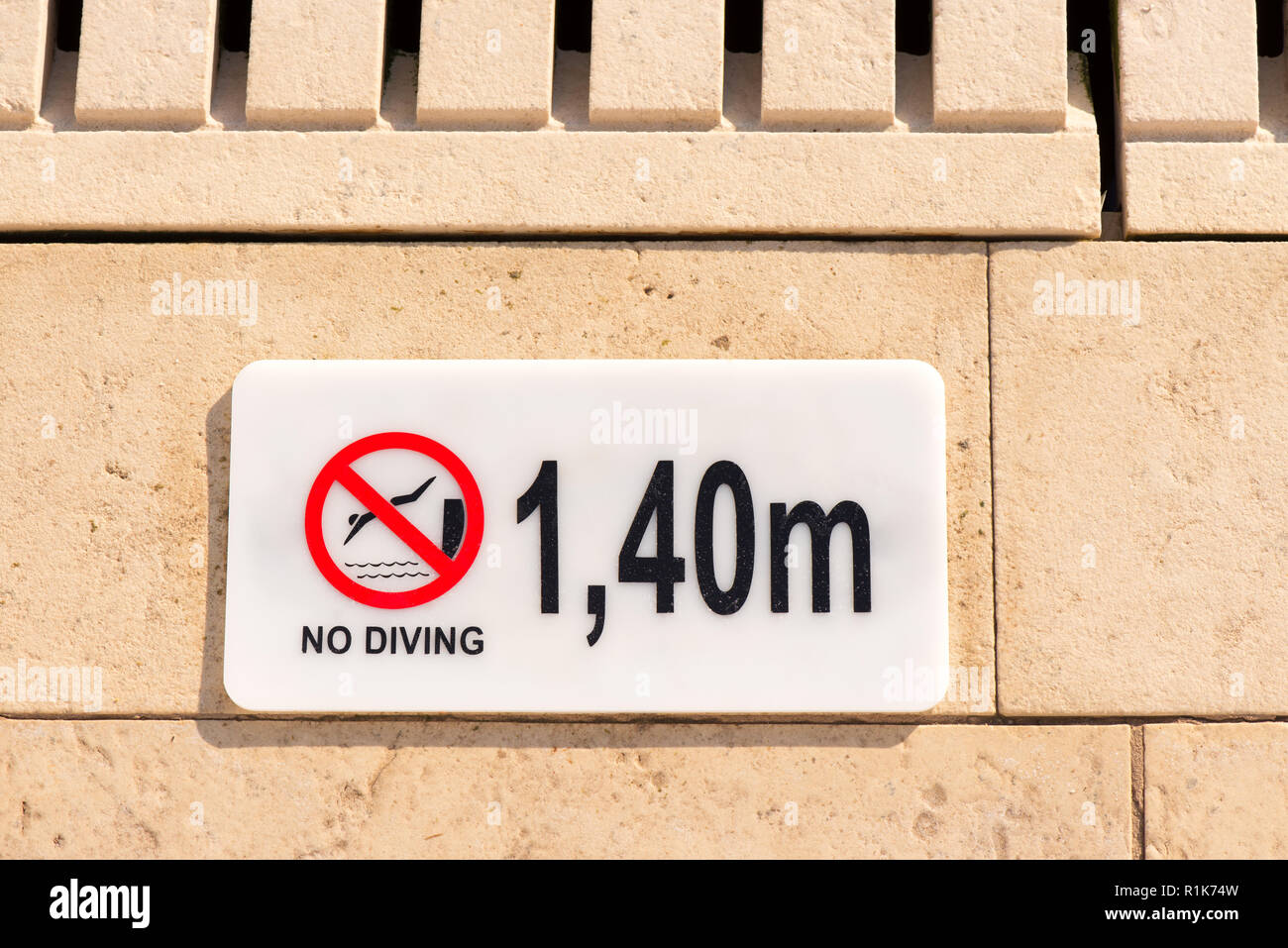 Red warning sign no diving hi-res stock photography and images - Alamy
