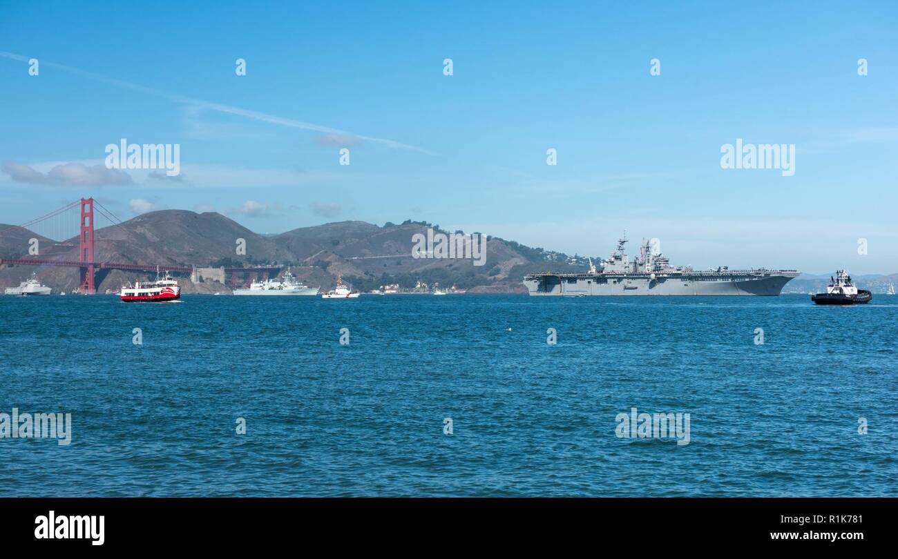 SAN FRANCISCO (Oct. 5, 2018) Ships from the U.S. Navy, Coast Guard and ...