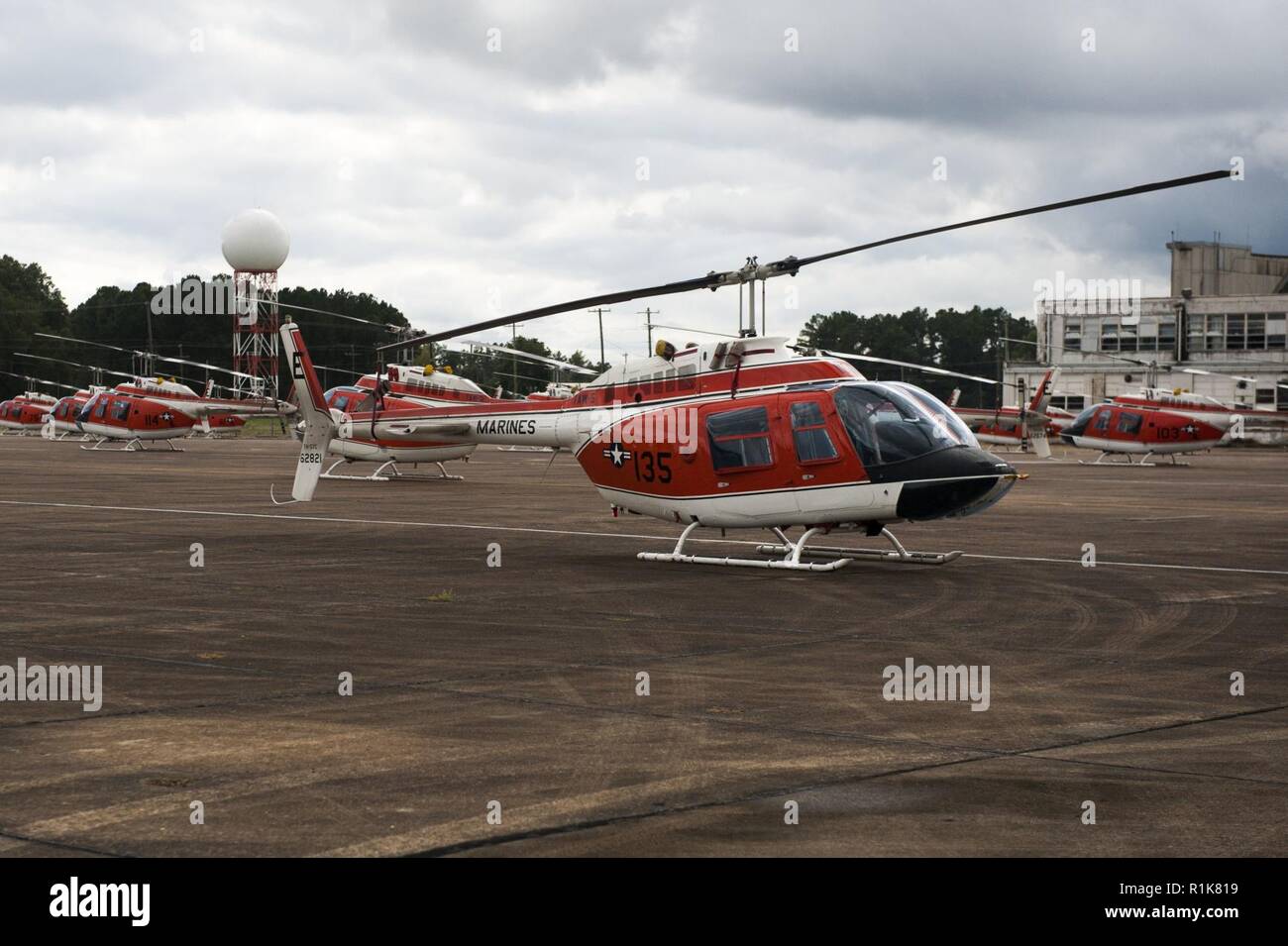 4 MILLINGTON, Tenn. (Oct 10, 2018) 39 Training Air Wing 5 helicopters ...