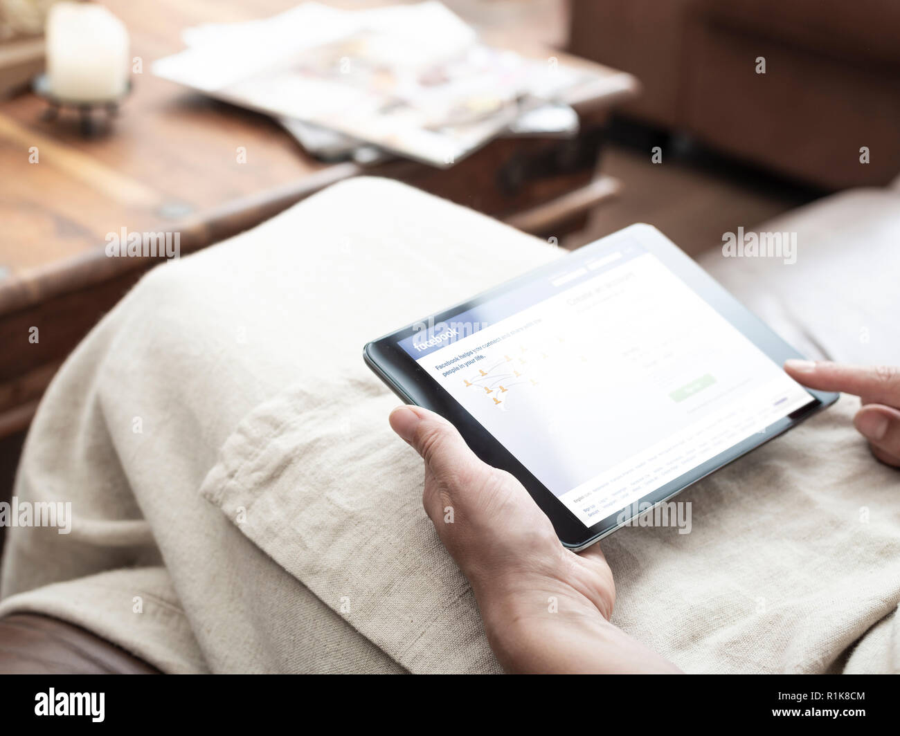 Facebook login page hi-res stock photography and images - Alamy