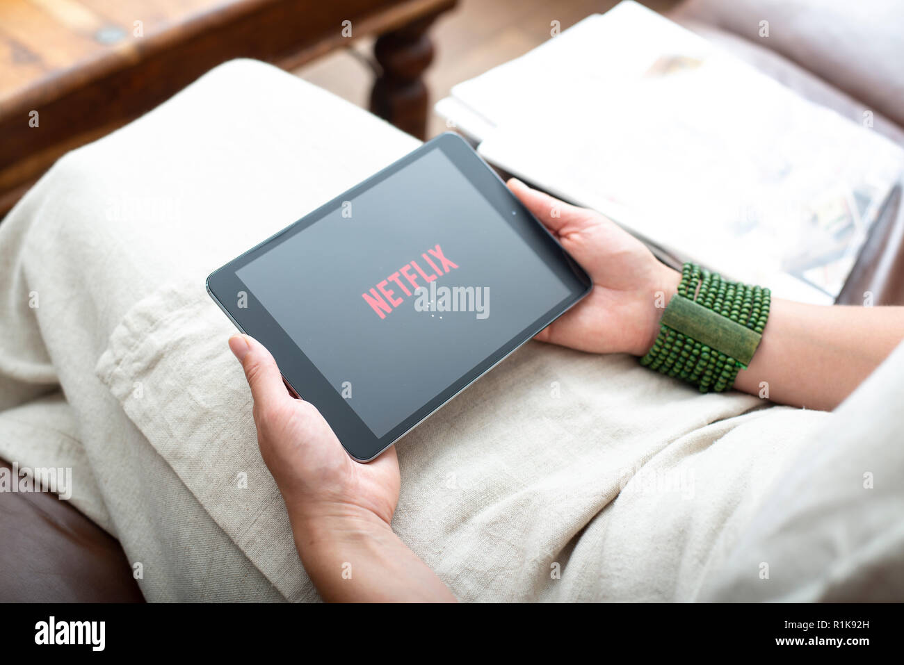 Netflix screen hi-res stock photography and images - Alamy