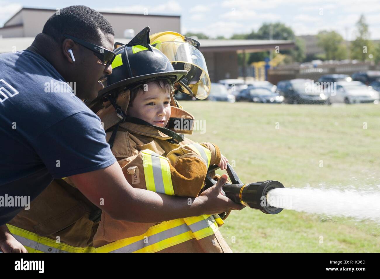0 MILLINGTON, Tenn. (Oct 11, 2018) Sailors and Civilians assigned to ...