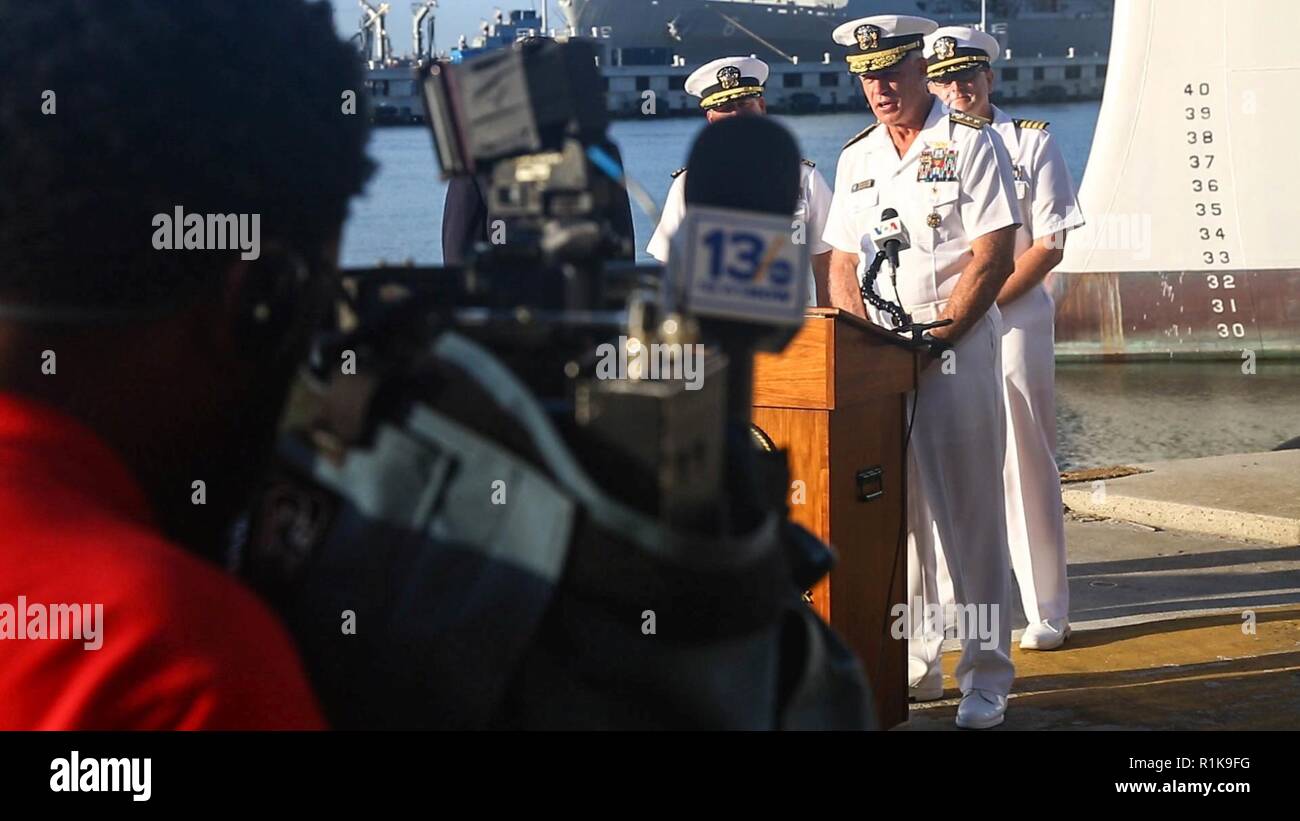 Departure of usns comfort hi-res stock photography and images - Alamy