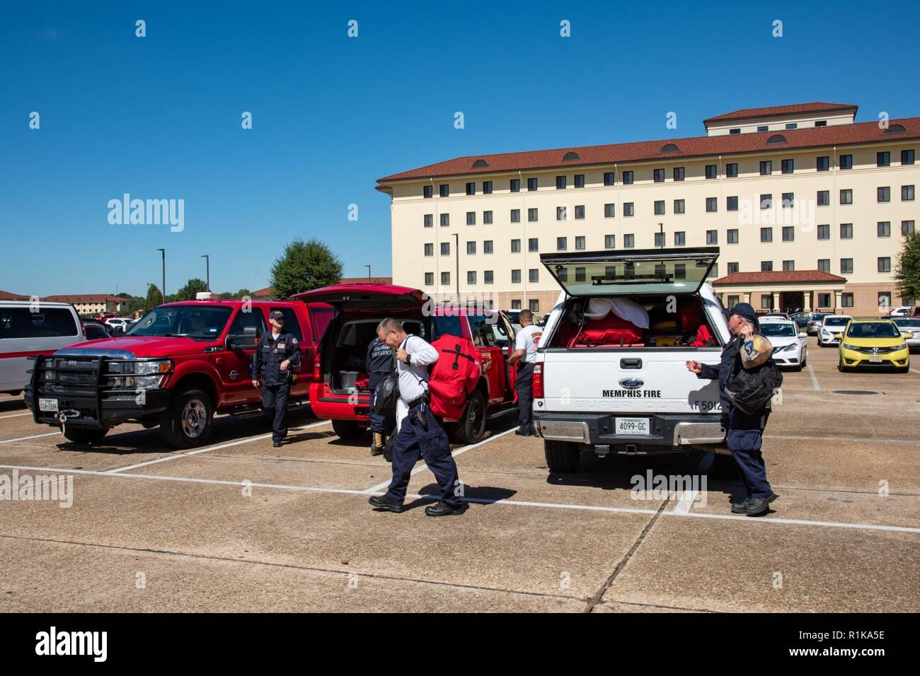 Fema urban search rescue teams hi-res stock photography and images - Alamy