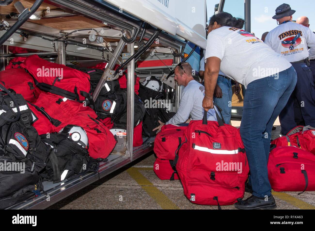Fema urban search rescue teams hi-res stock photography and images - Alamy