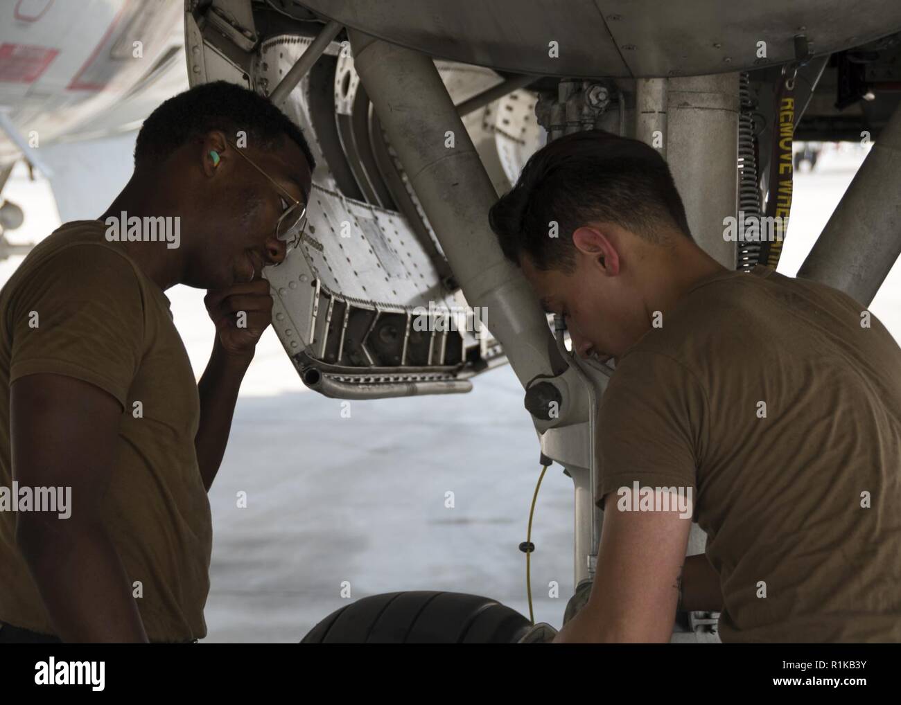 Naval aircrewman mechanical hi-res stock photography and images - Alamy