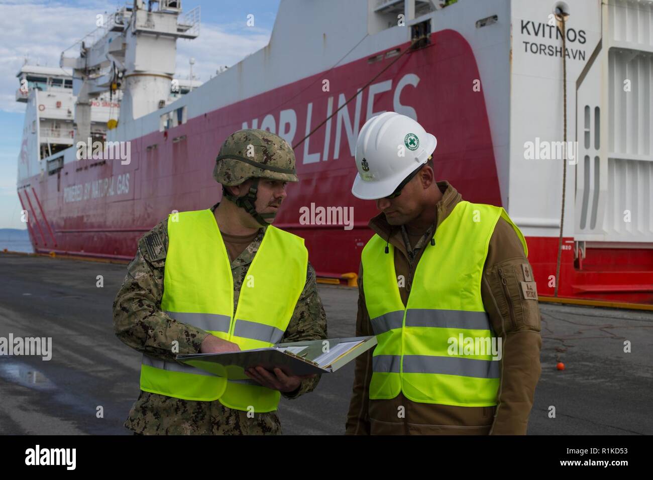 U S Navy Chief Equipment Operator High Resolution Stock Photography and ...