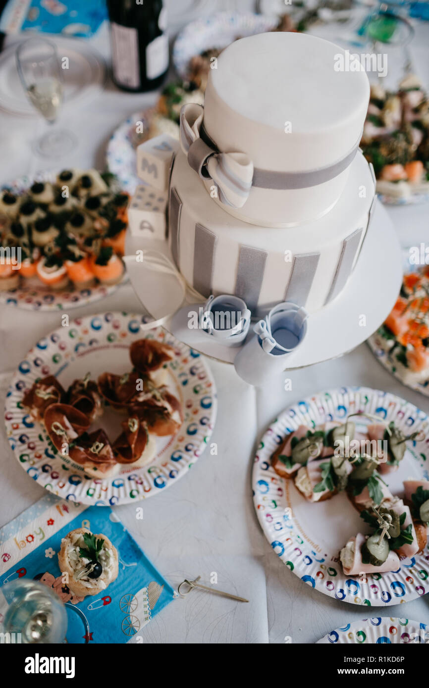 Beautiful birthday cake hi-res stock photography and images - Alamy