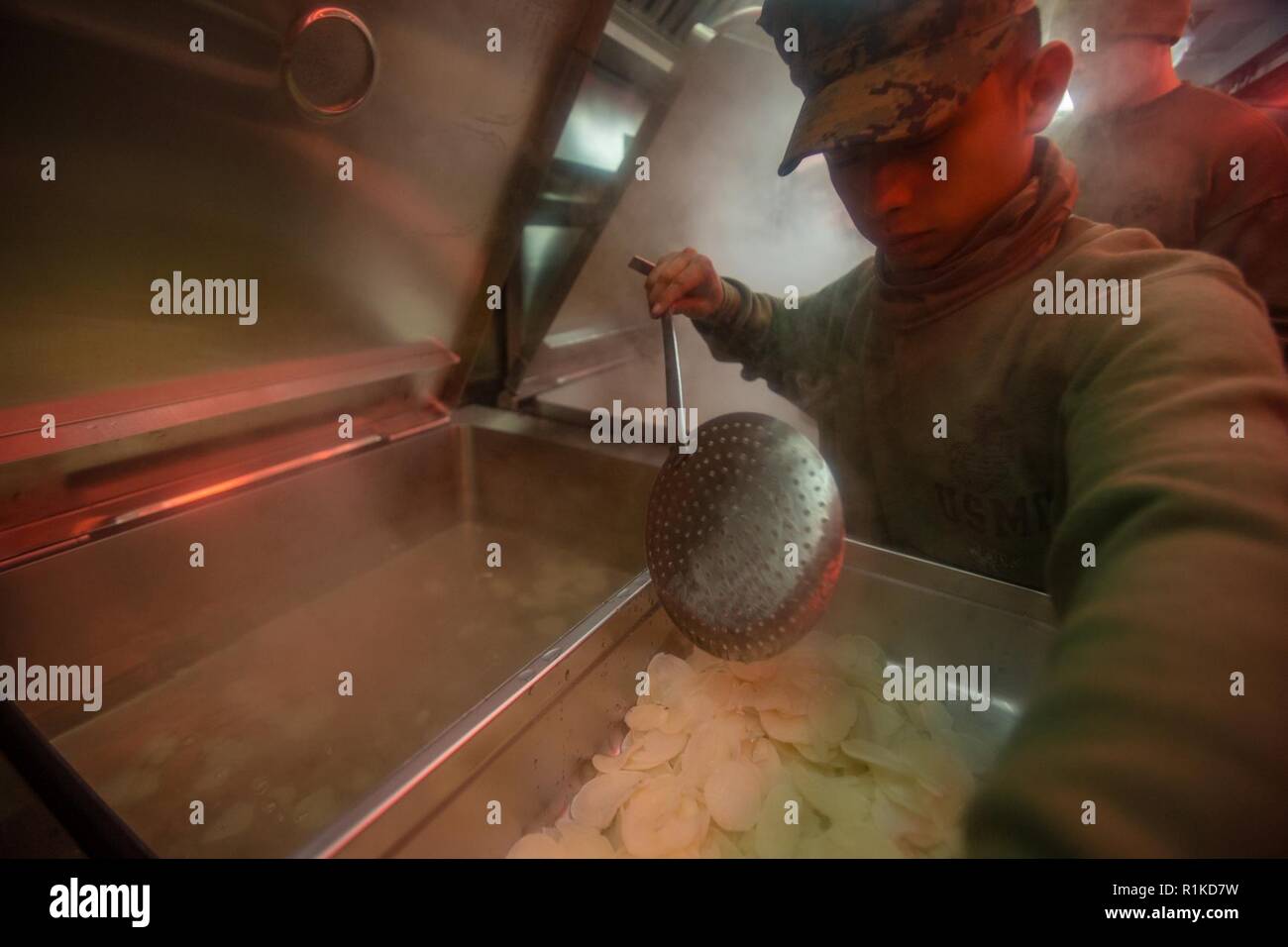 Expeditionary field kitchen hi-res stock photography and images - Alamy