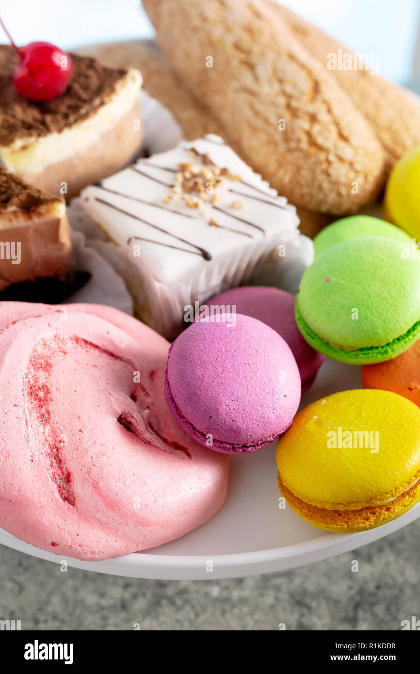 Meringue sweets hi-res stock photography and images - Alamy