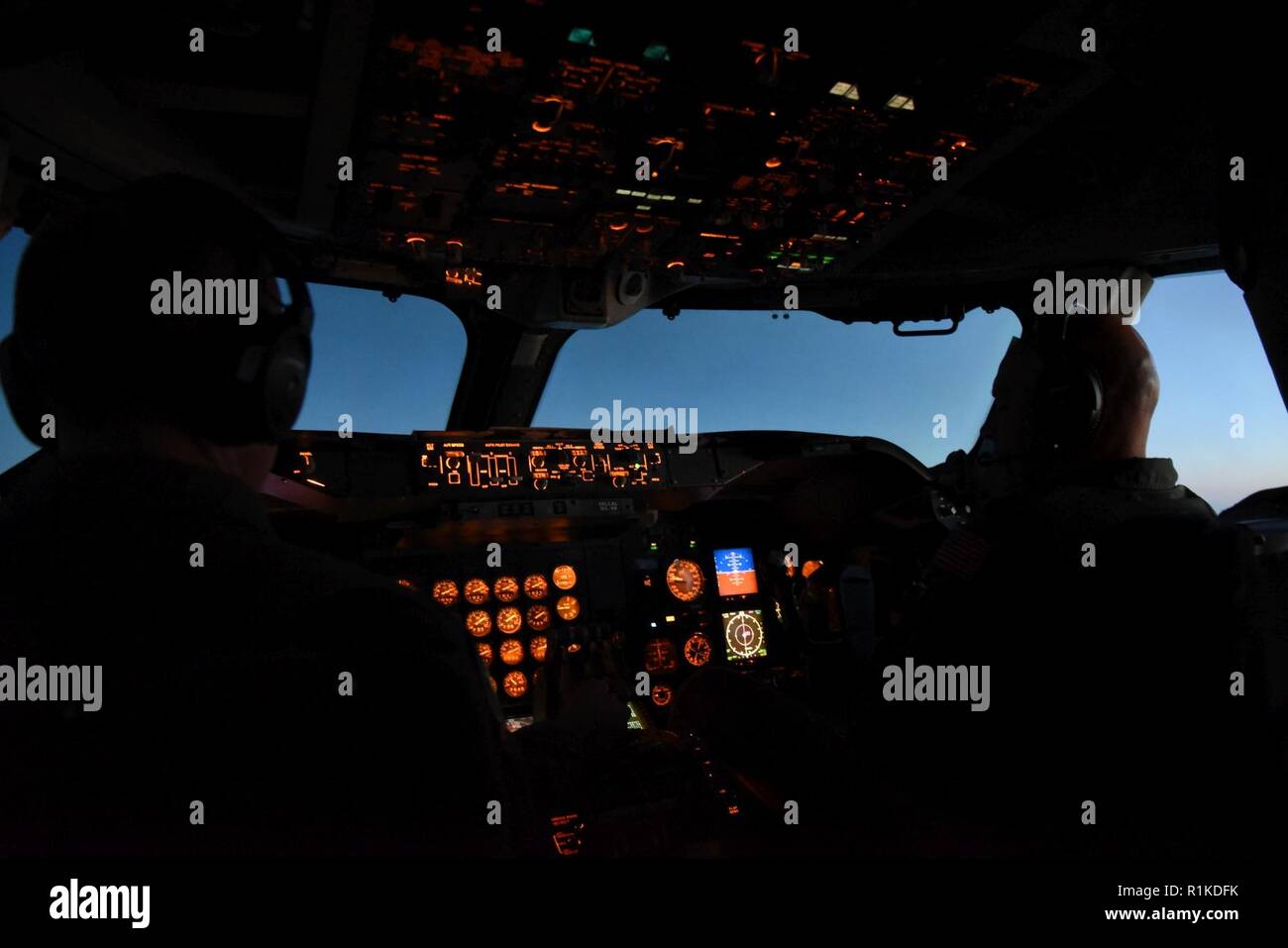 Us defence secretary and plane hi-res stock photography and images - Alamy