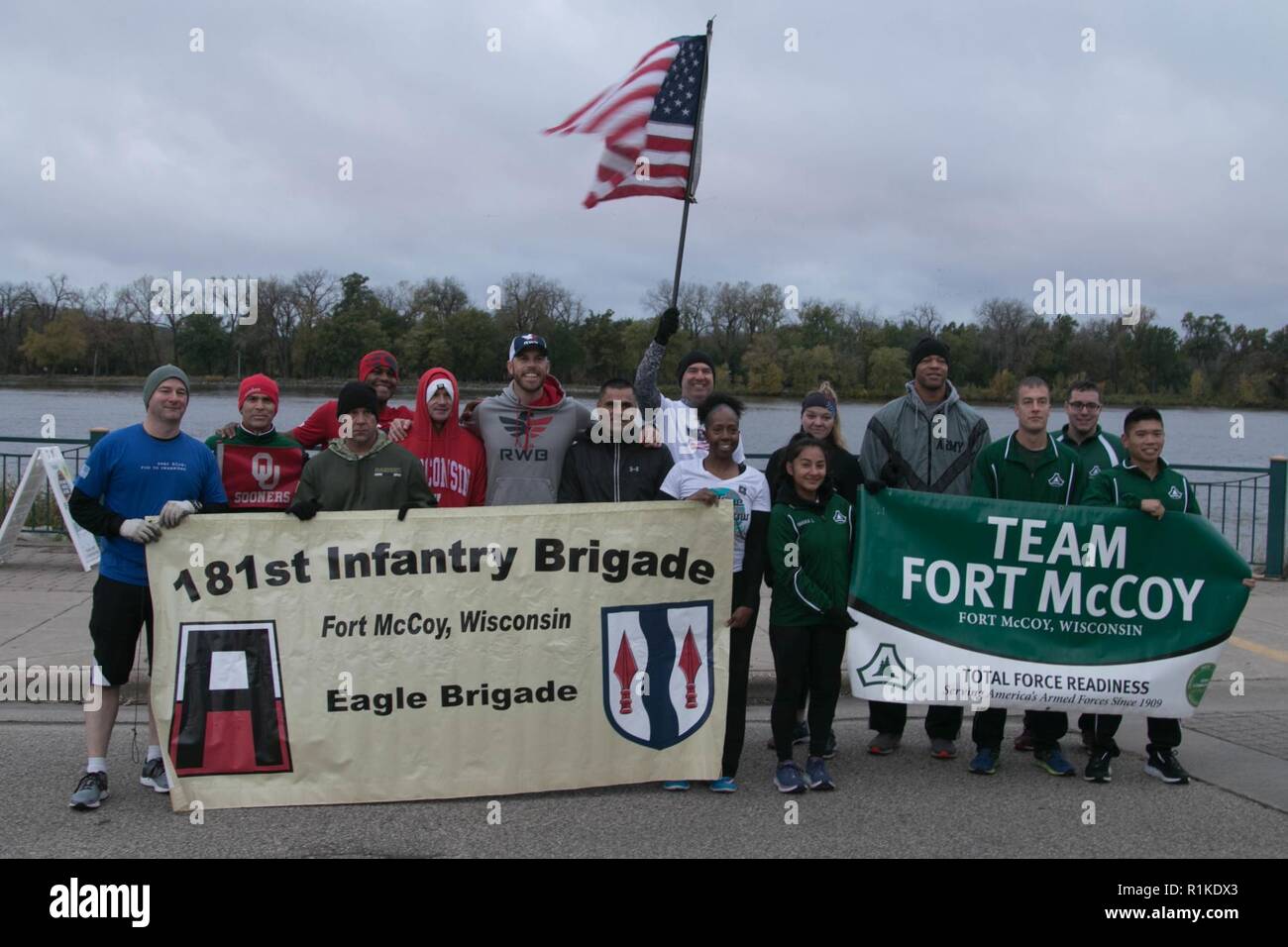 Thirteen Soldiers from Fort McCoy and members of Team RWB stand with ...