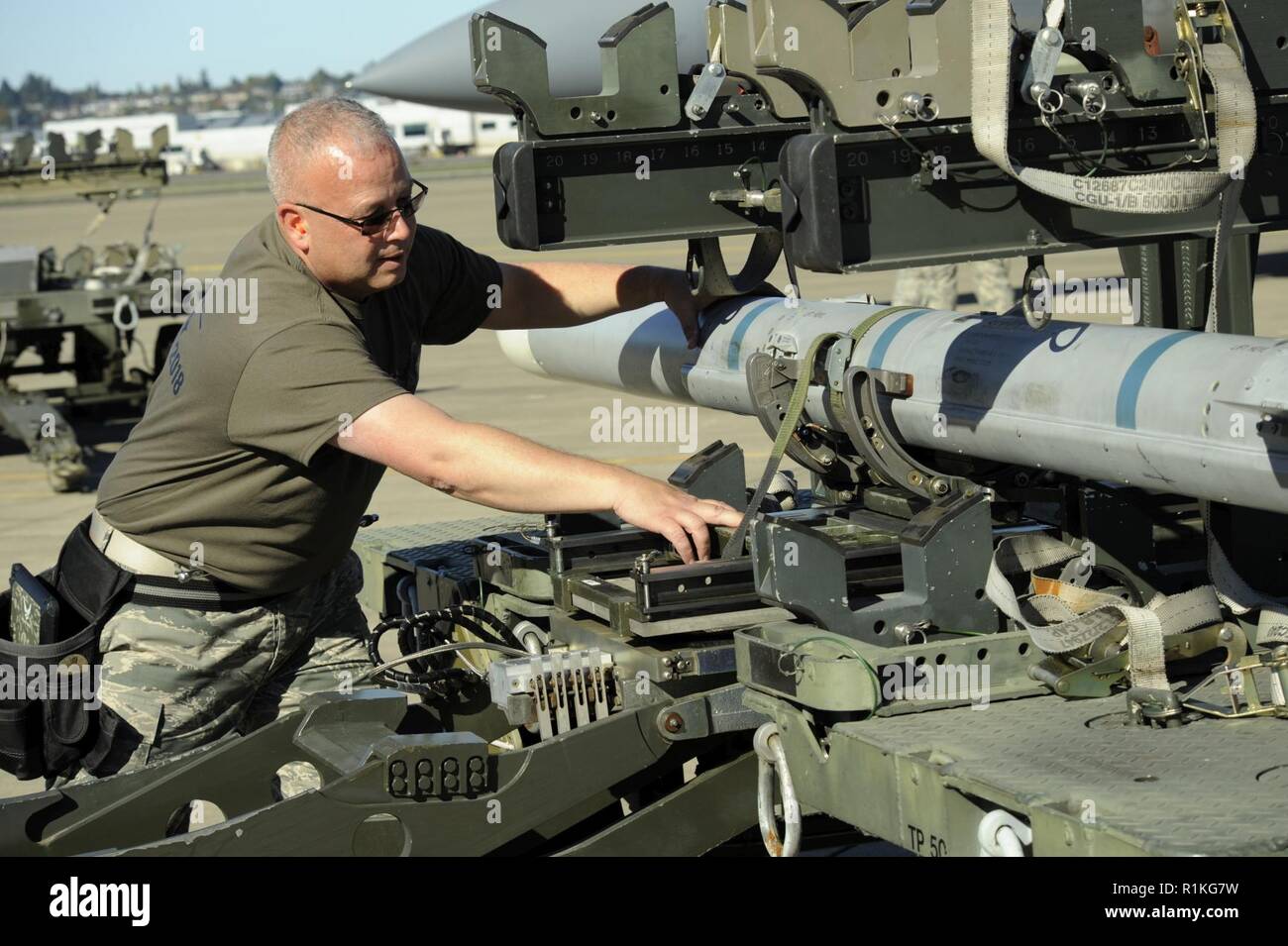 Oregon Air National Guard ‘Green Team’ weapons loader Master Sgt. Louis ...