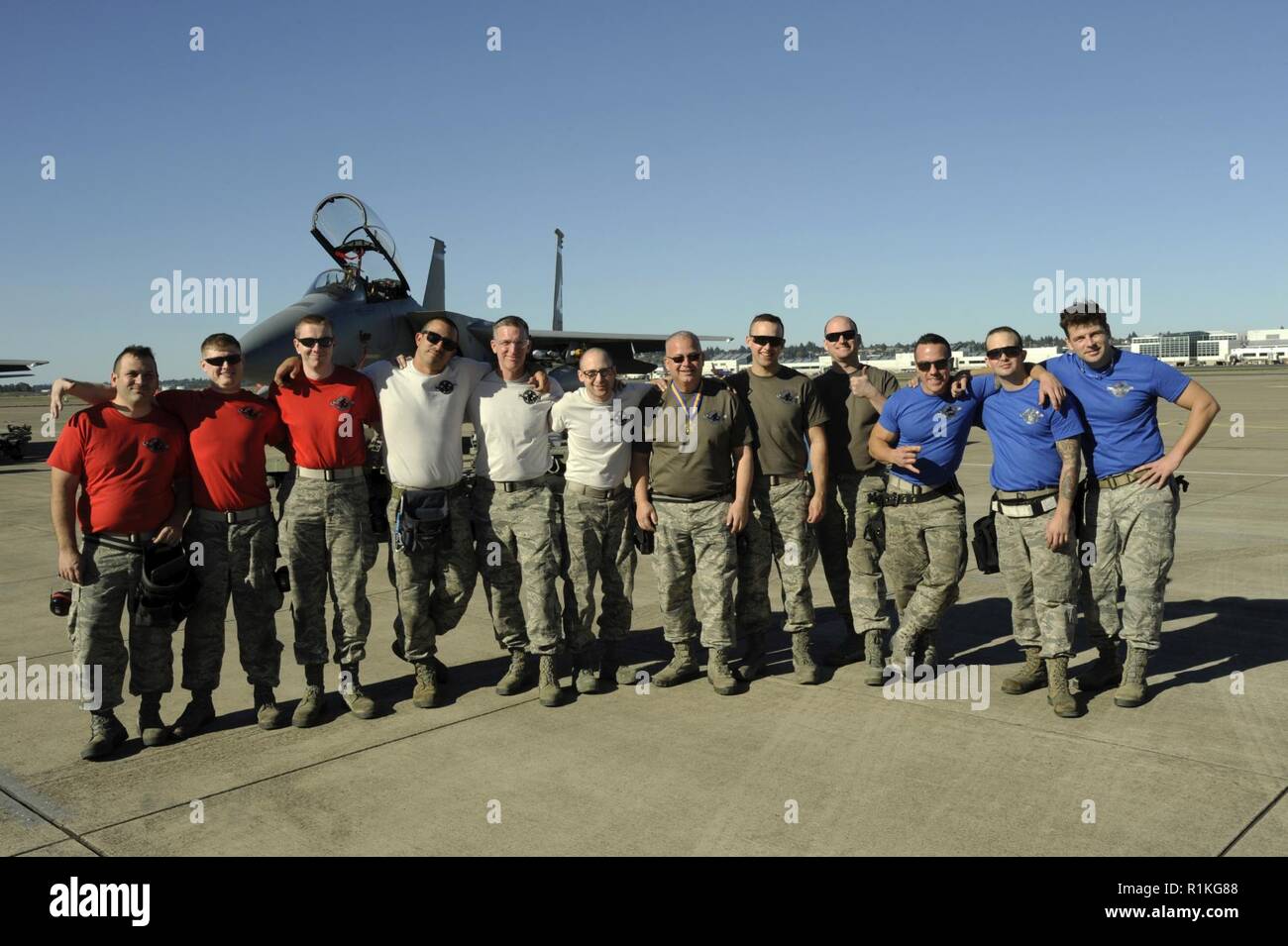 Oregon Air National Guard Weapons loaders from the 142nd Fighter Wing ...