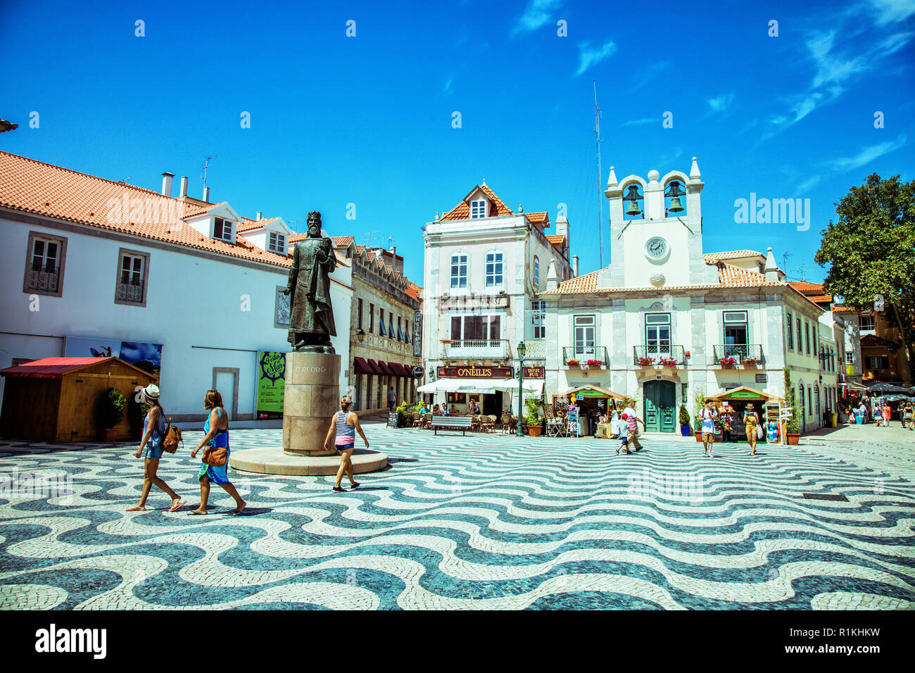 Cascais statue town hi-res stock photography and images - Alamy