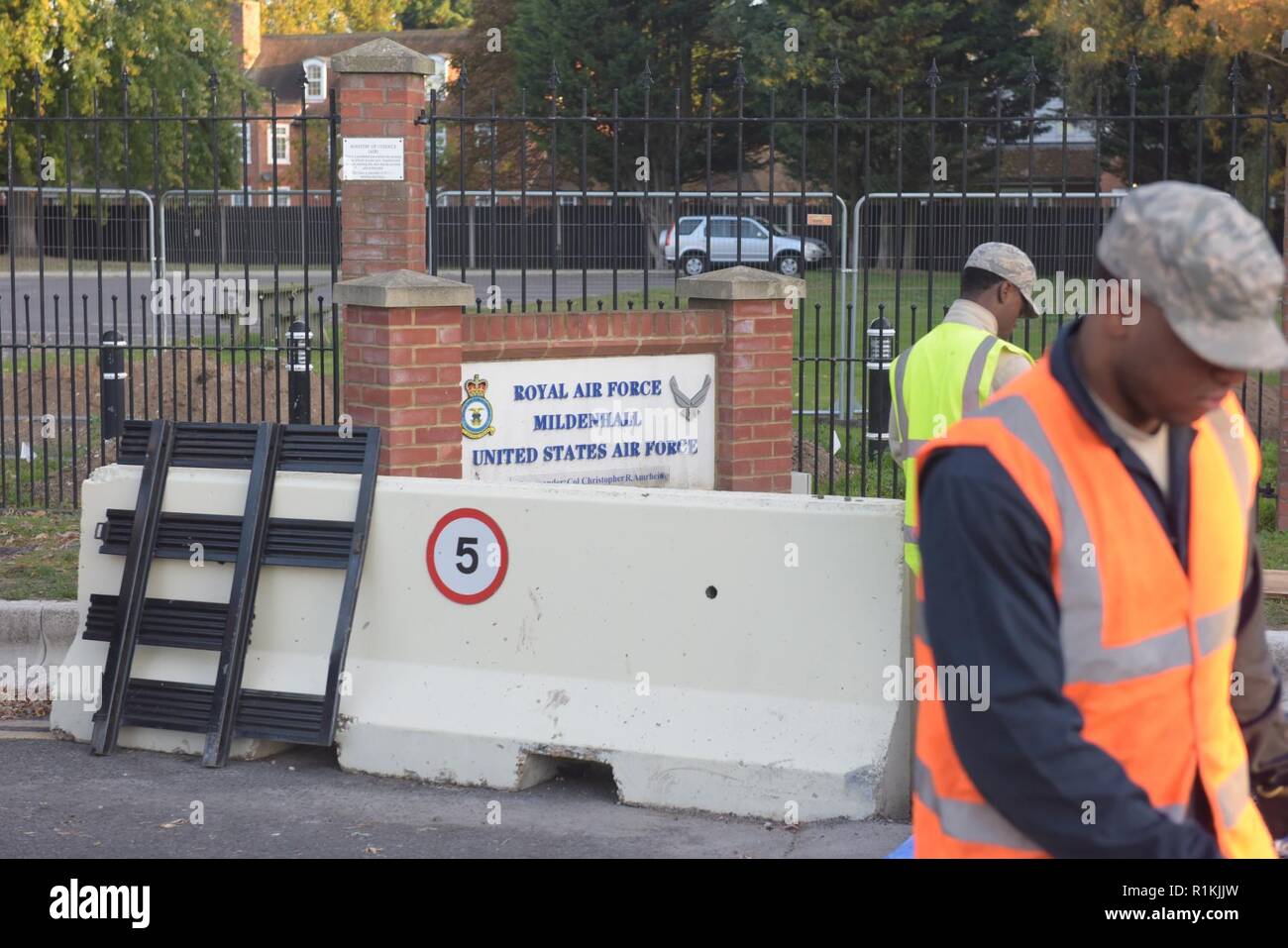 Raf mildenhall gates hi-res stock photography and images - Alamy