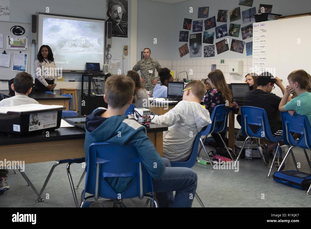 Third world classroom tech hi-res stock photography and images - Alamy