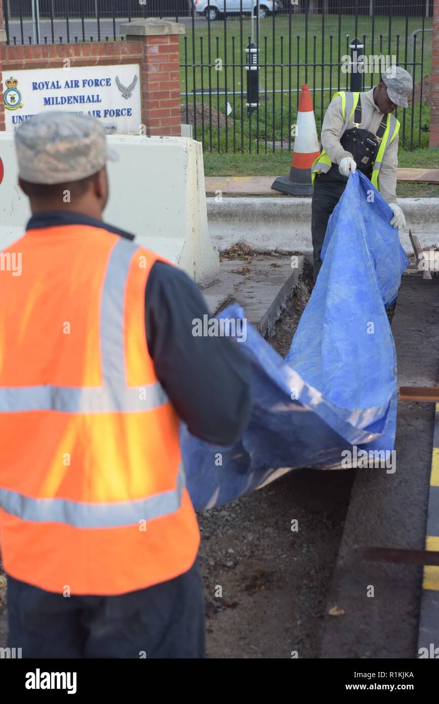 Raf mildenhall gates hi-res stock photography and images - Alamy