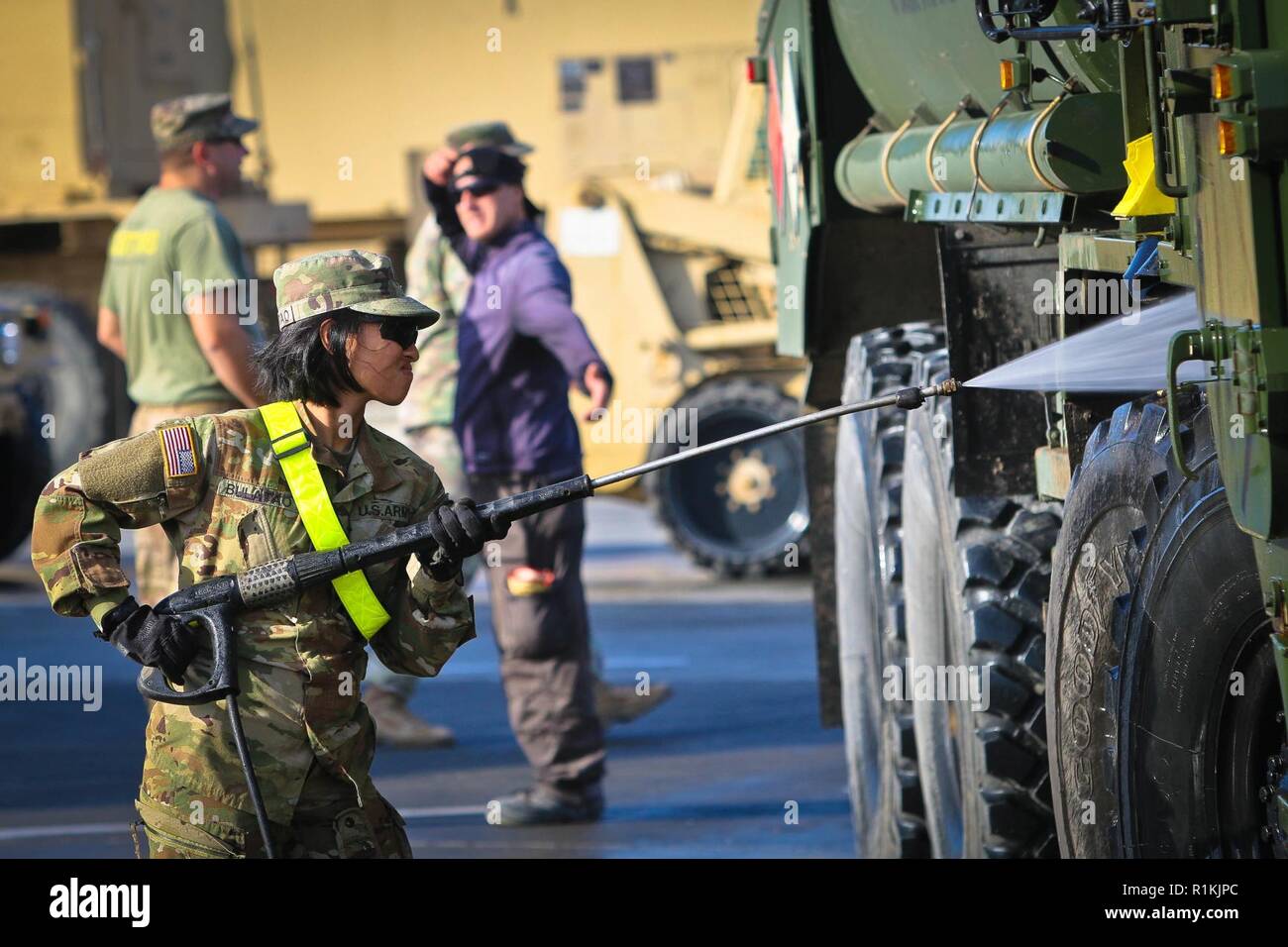 Hemtt m978 hi-res stock photography and images - Alamy