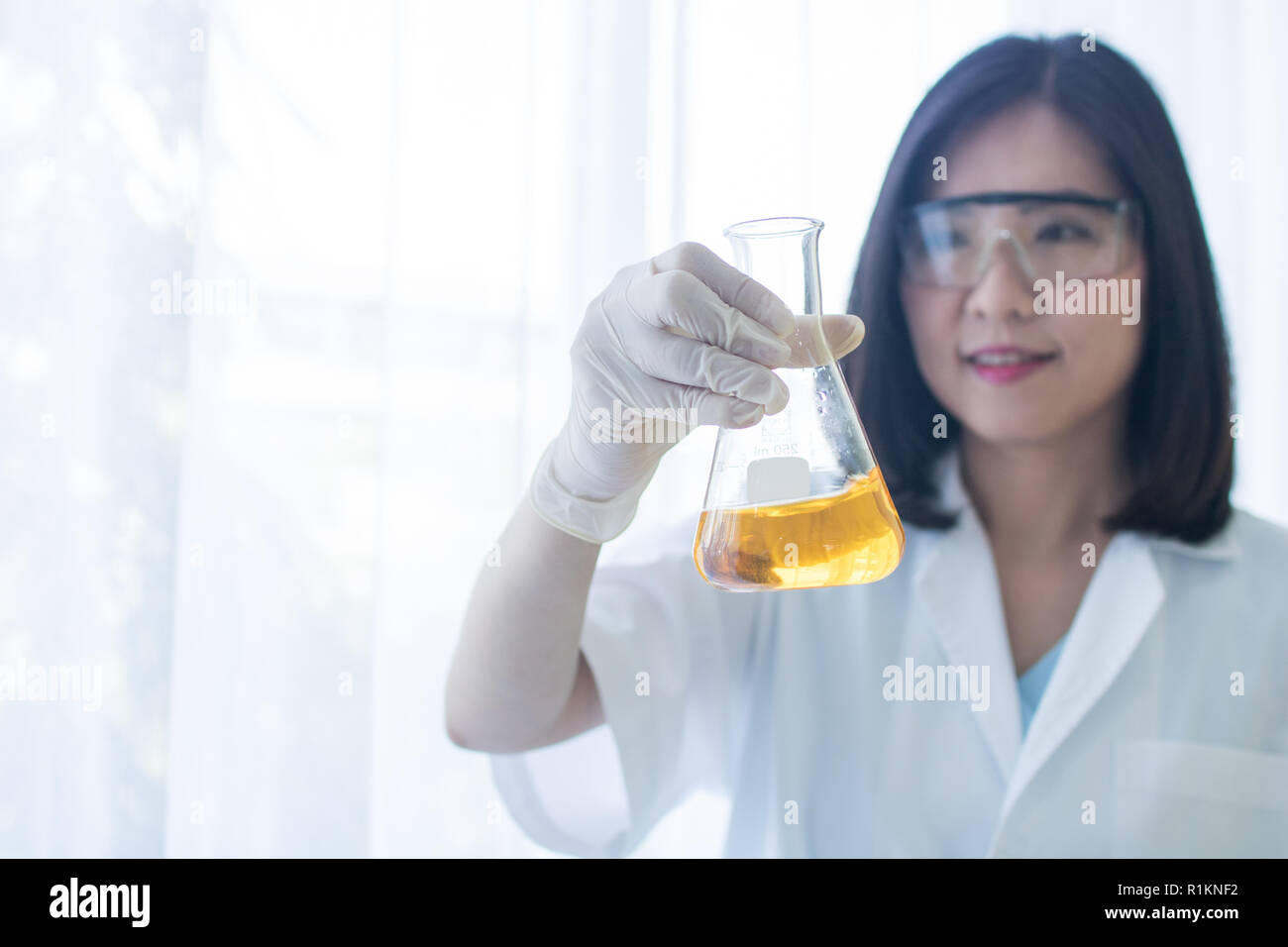 Chemical reagent hi-res stock photography and images - Alamy