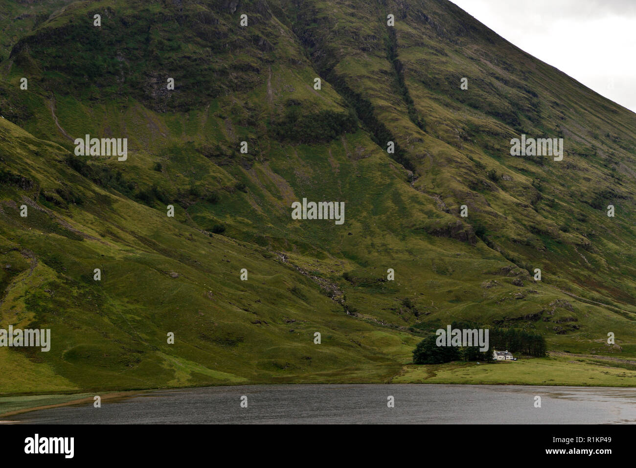 Cozy cottage hi-res stock photography and images - Alamy