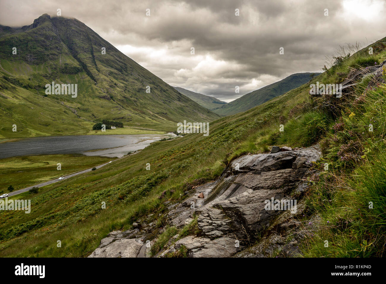 Cozy cottage hi-res stock photography and images - Alamy
