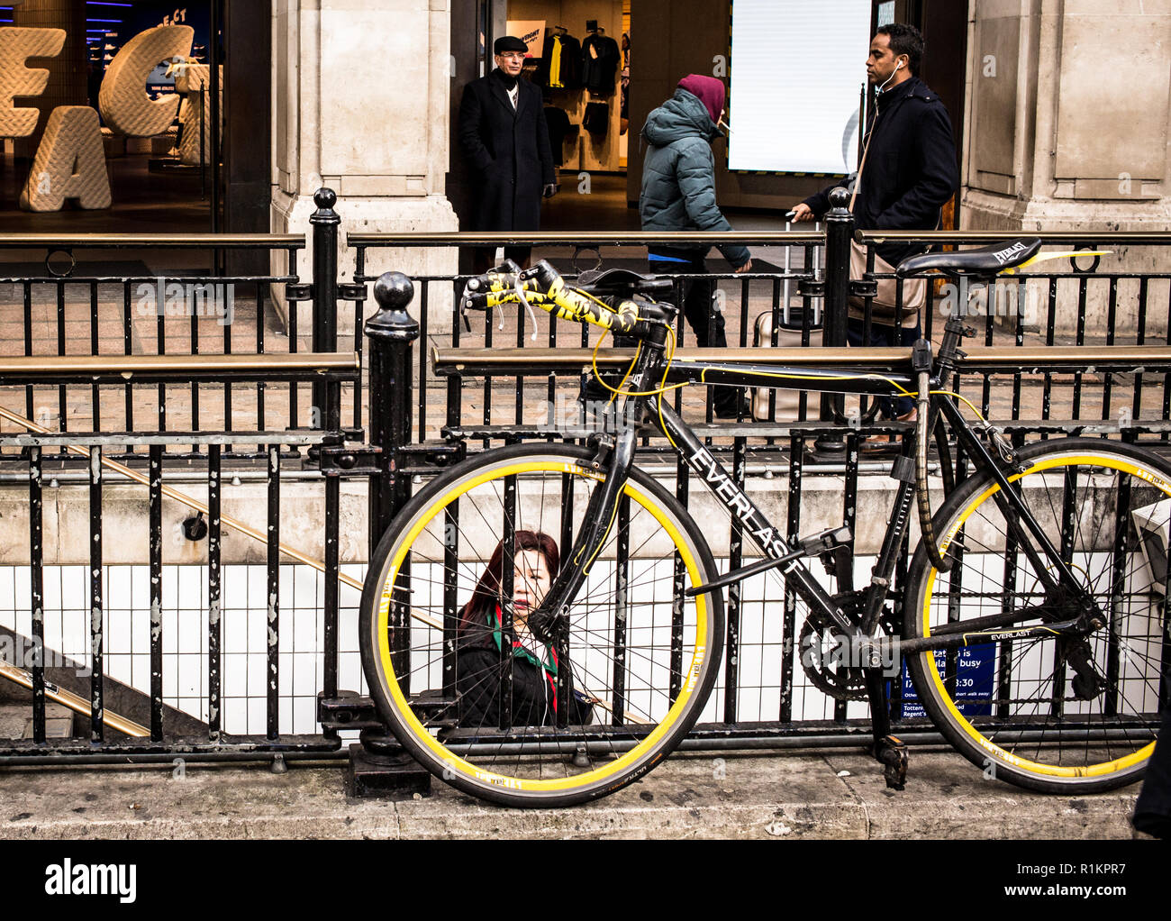 Locked bicycle frame hi-res stock photography and images - Alamy