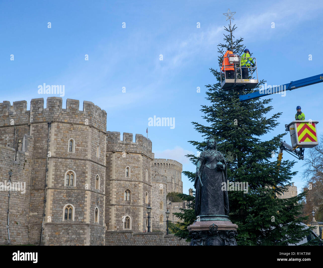Christmas tree at windsor castle hi-res stock photography and images ...