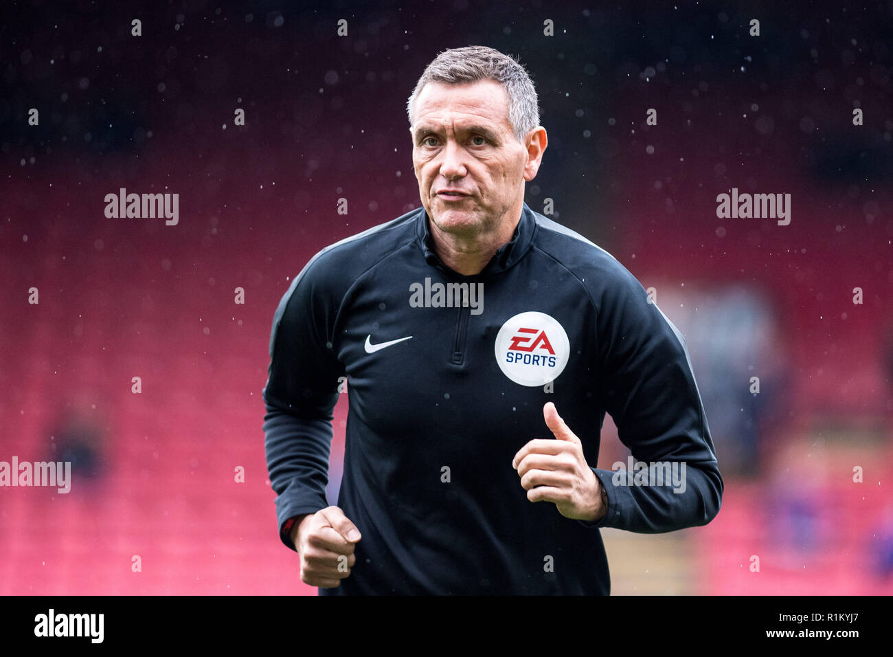 Andre marriner referee hi-res stock photography and images - Alamy