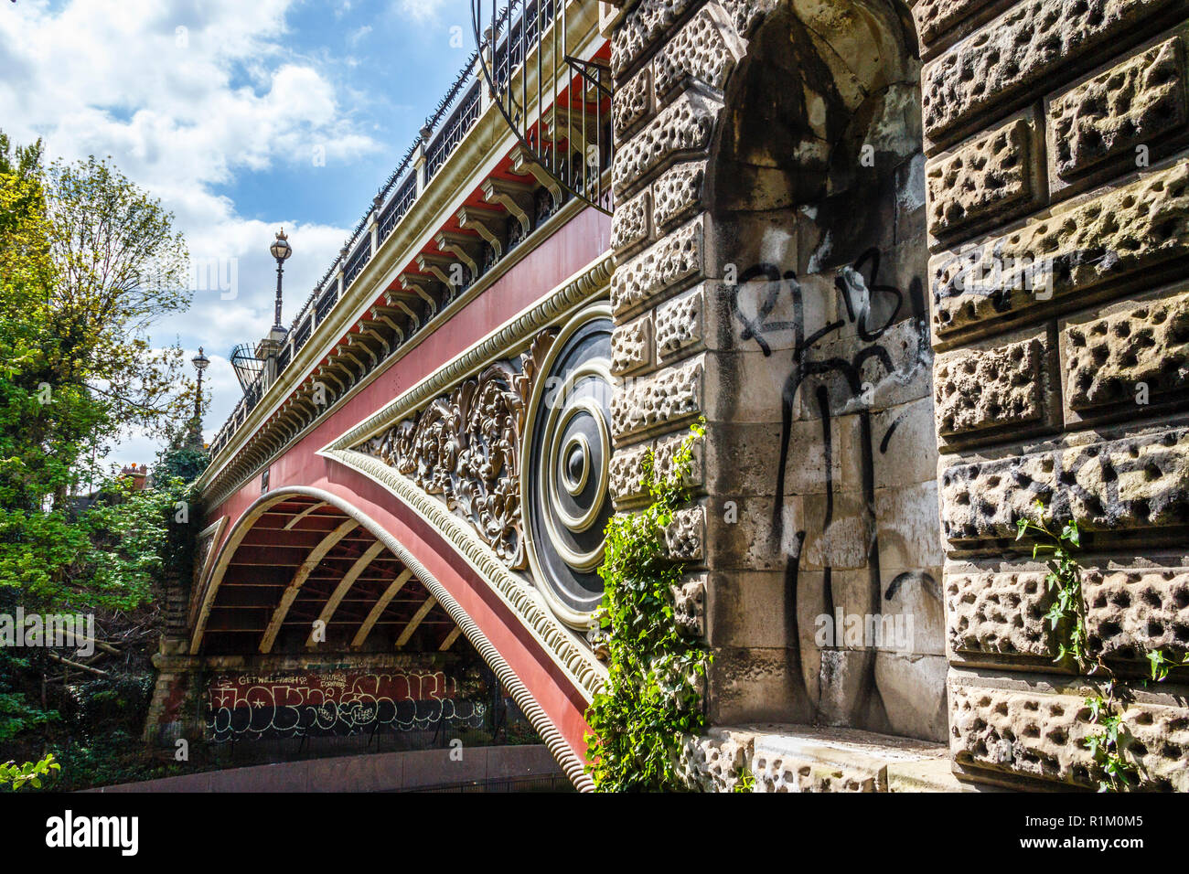 The famous Victorian Archway Bridge, built in 1897 to replace the ...