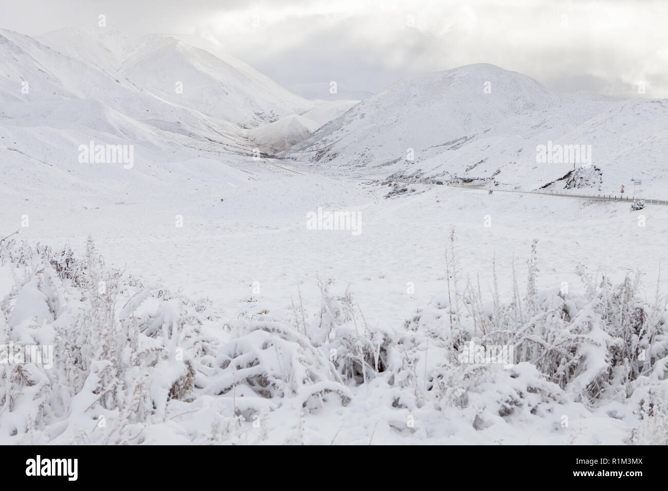 View of the Crown Range mountains after snowfall Stock Photo - Alamy