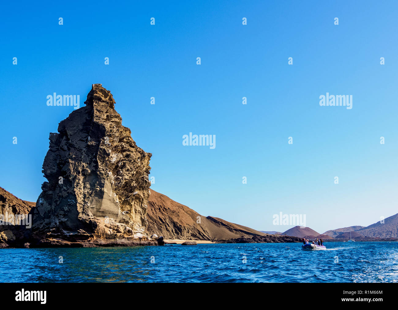 Bartolome island and the iconic pinnacle rock hi-res stock photography ...