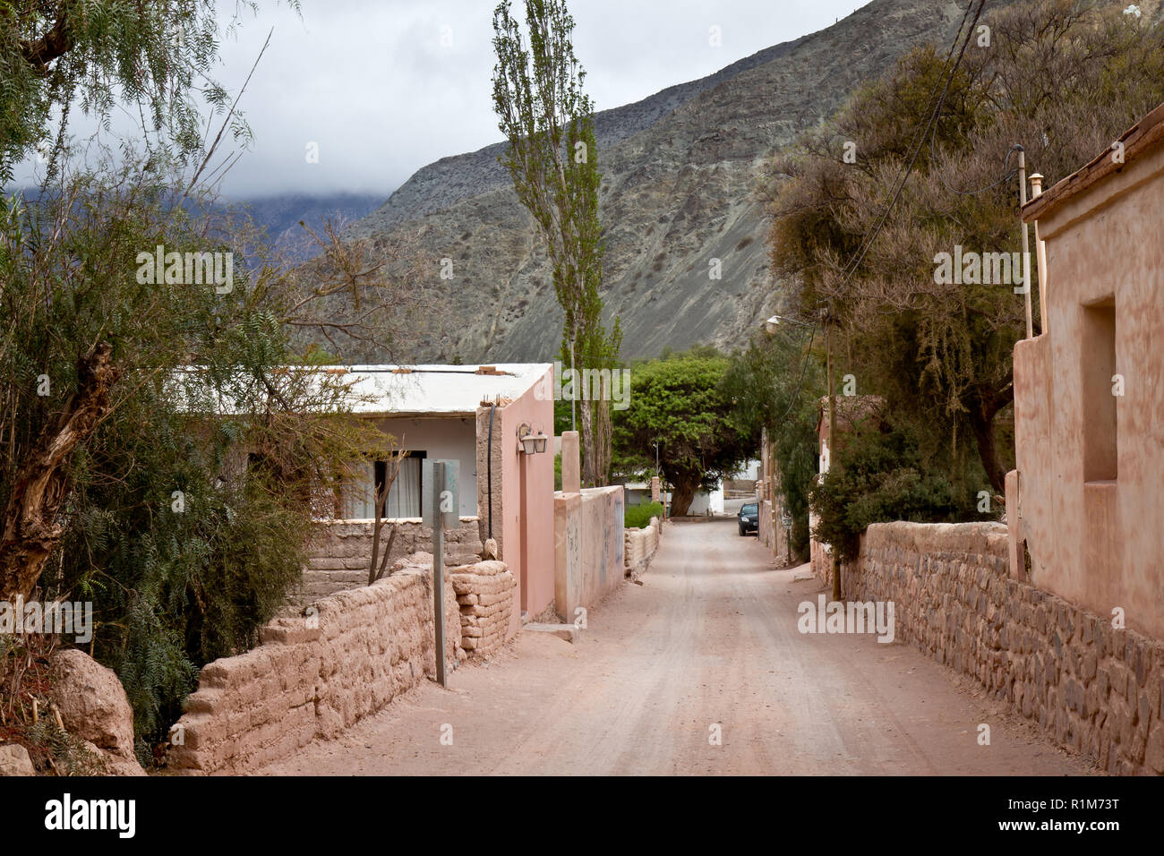 Dusty street hi-res stock photography and images - Alamy