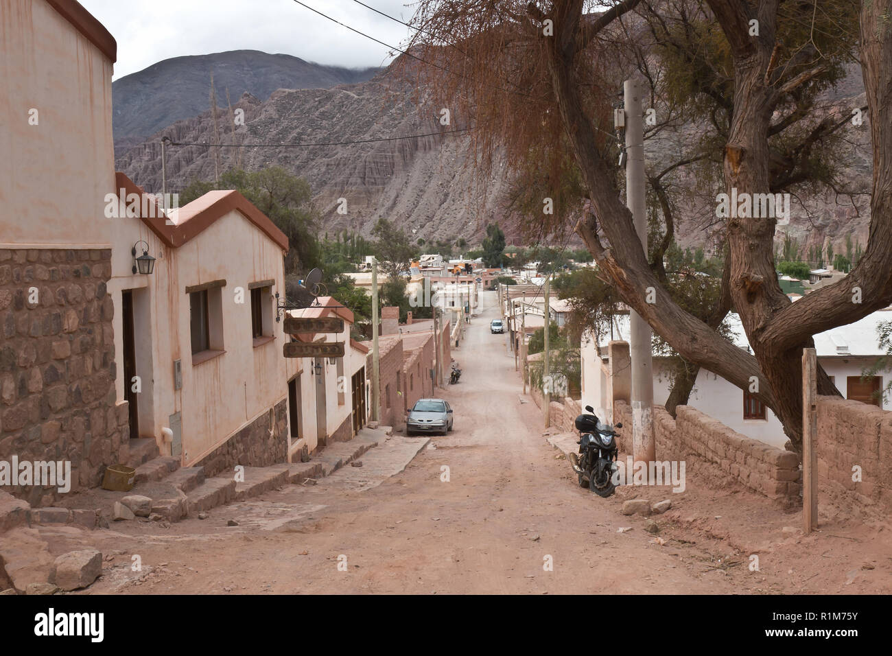Dusty street hi-res stock photography and images - Alamy