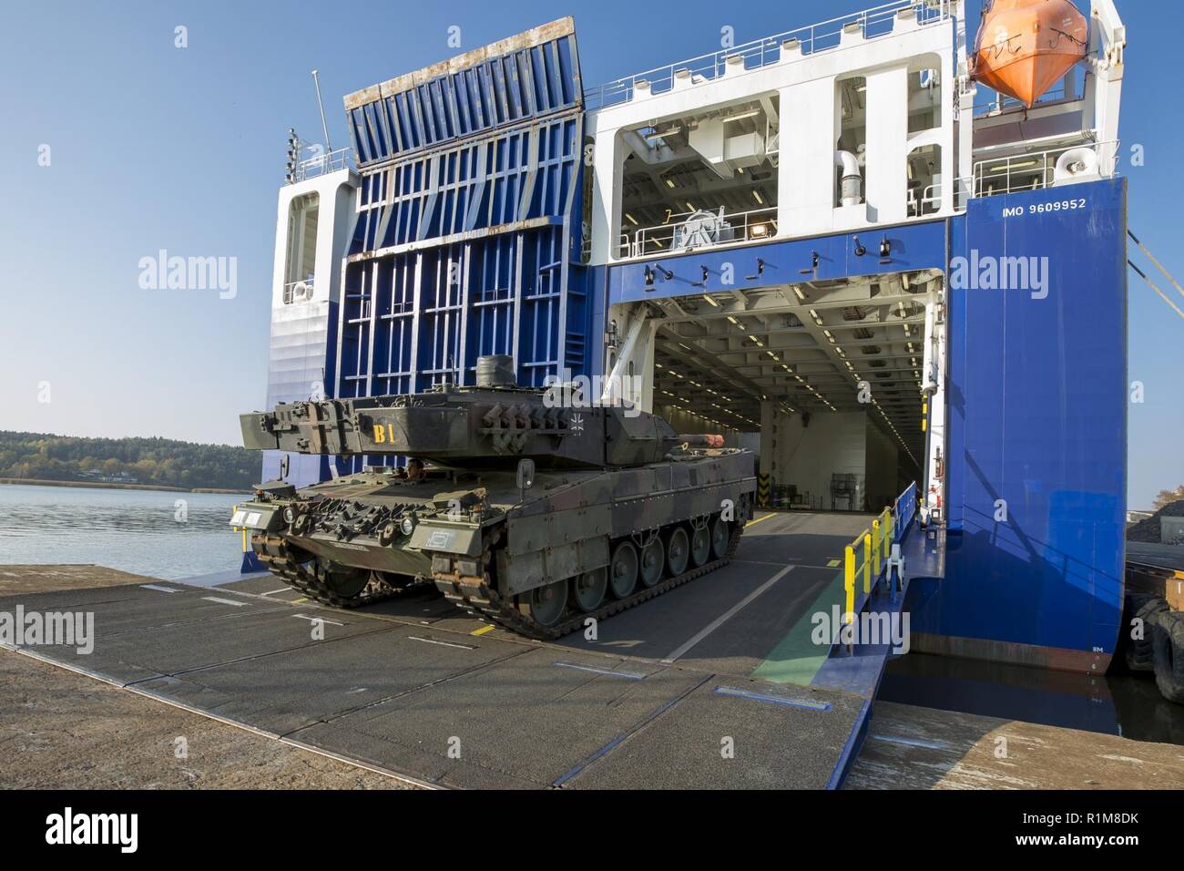 Maneuver tank ramp hi-res stock photography and images - Alamy