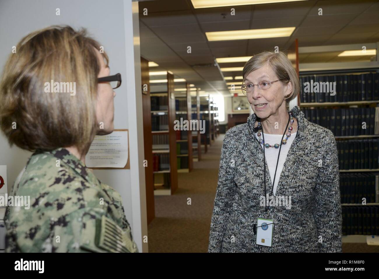 Medical librarians hi-res stock photography and images - Alamy