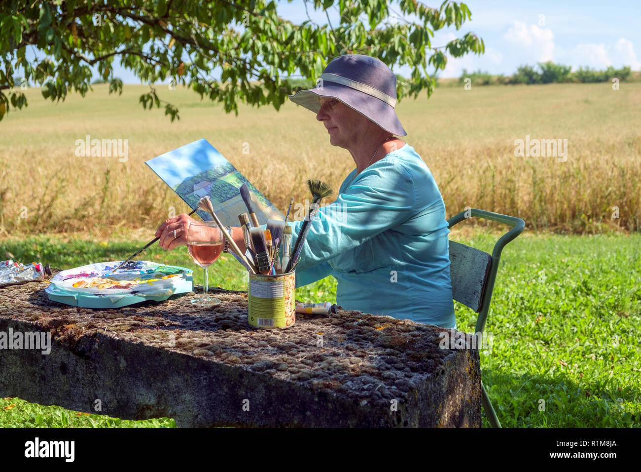 Shade paint hi-res stock photography and images - Alamy