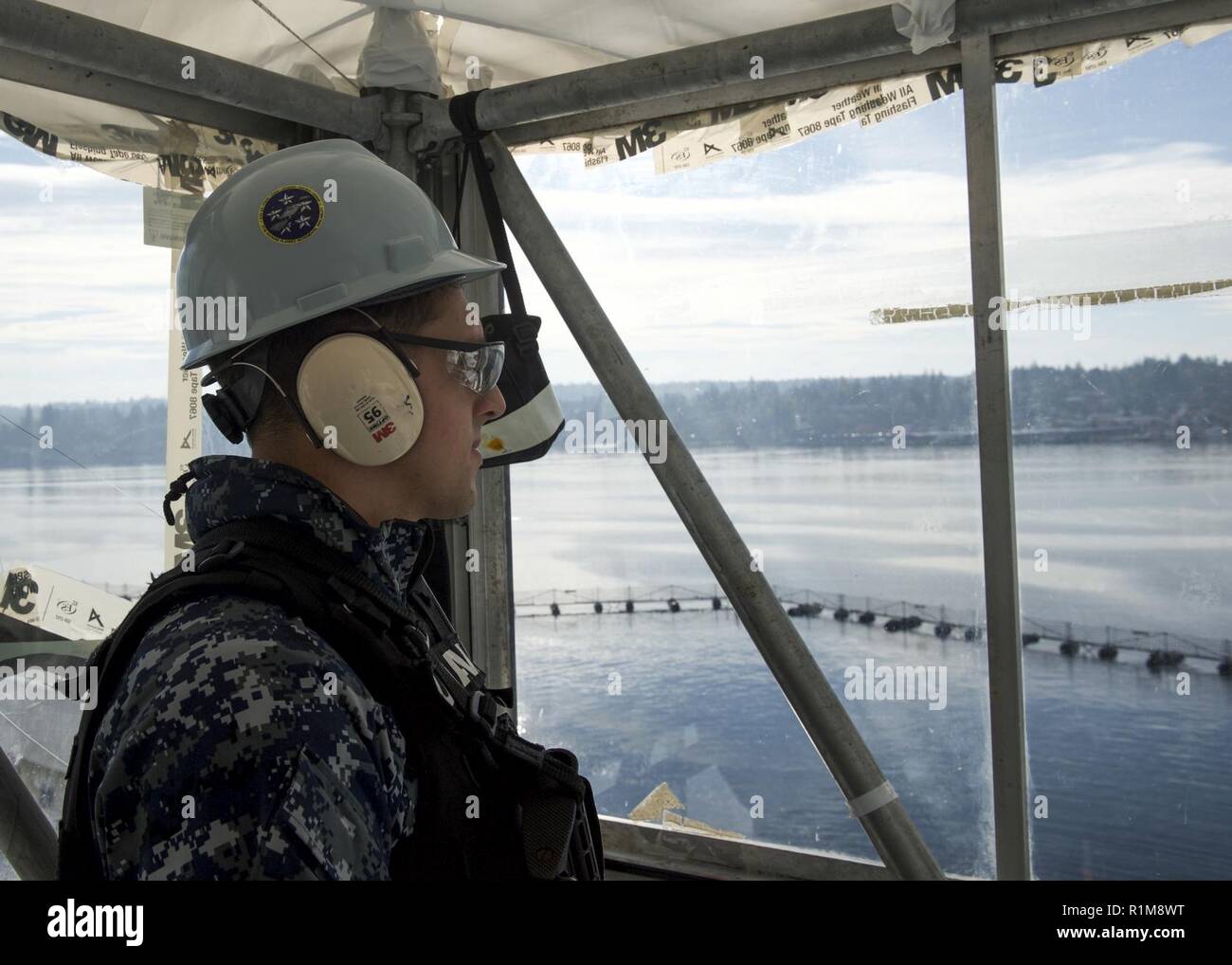 NAVAL BASE KITSAP-BREMERTON, Wash. (Oct. 18, 2018) Airtraffic Contoller ...