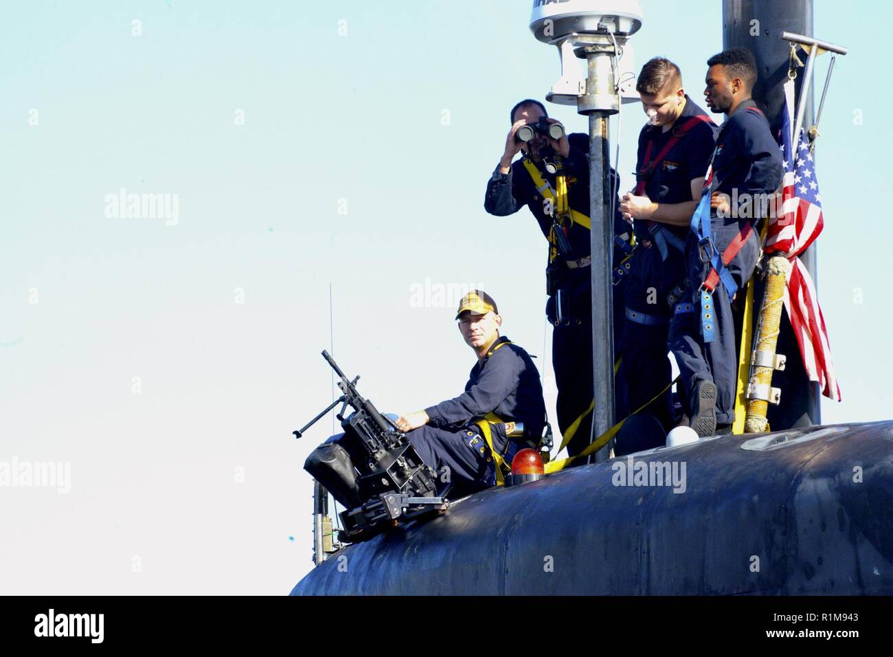 The Ohio-class ballistic-missile submarine USS Tennessee (SSBN 734 ...