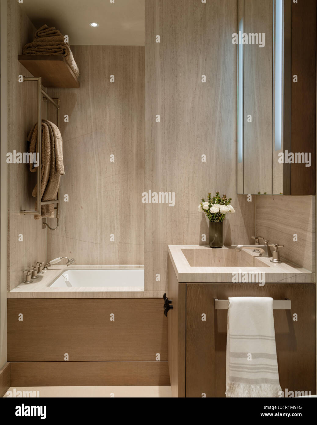 Arrangement of bathroom hi-res stock photography and images - Alamy