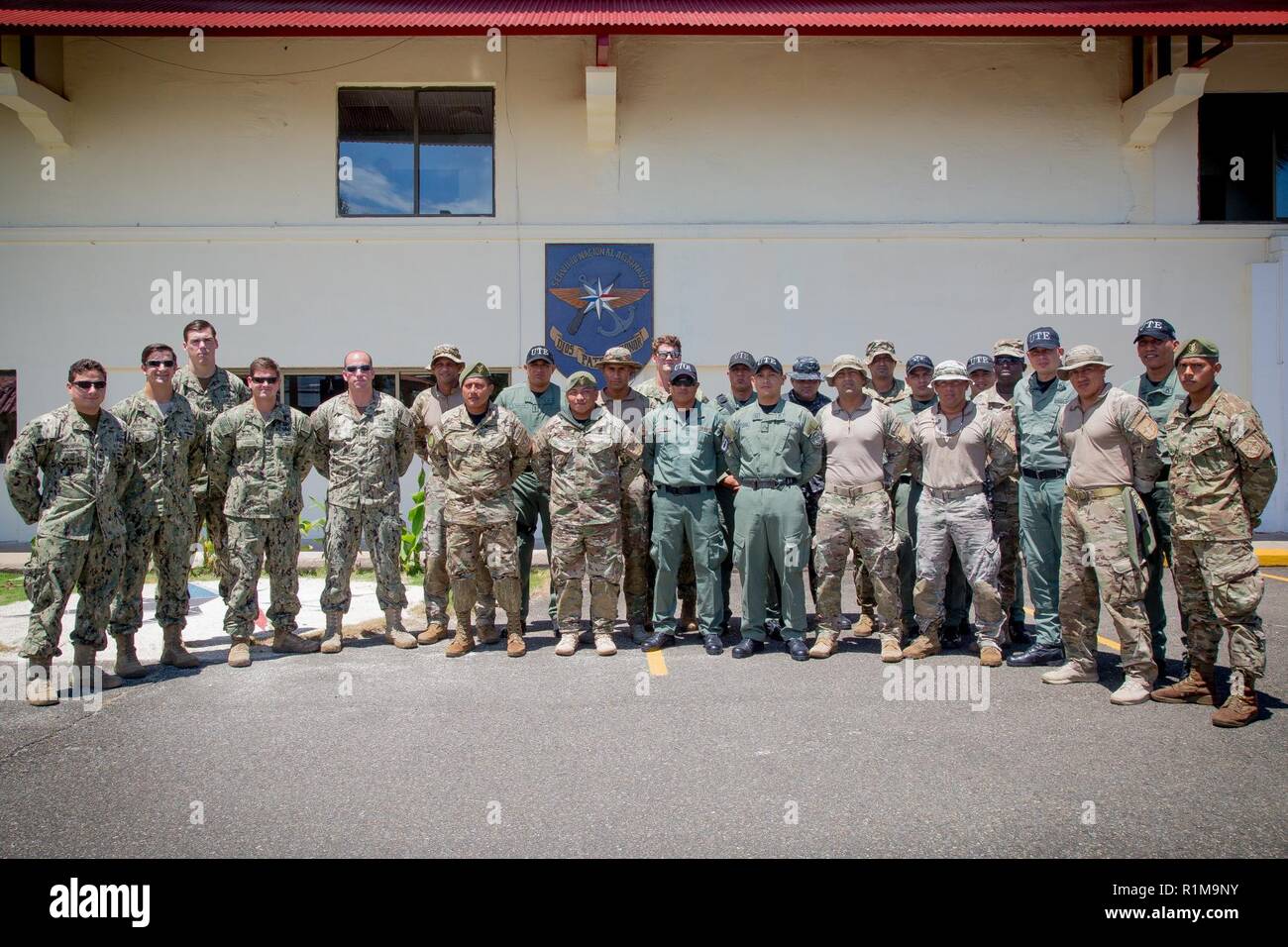 Members of U.S. Navy Platoon 231, Explosive Ordnance Disposal Mobile ...