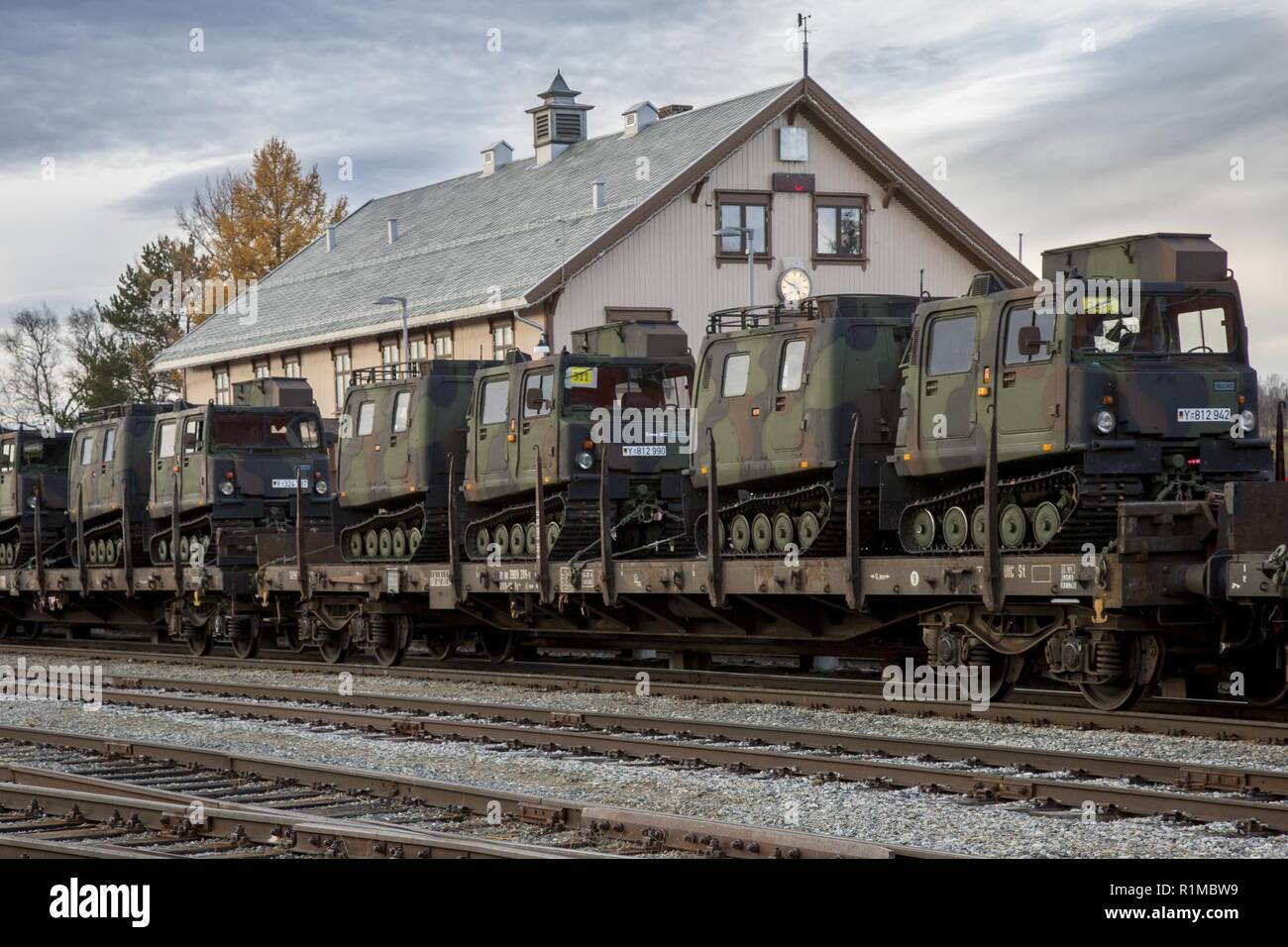 Gelandetransportfahrzeug hi-res stock photography and images - Alamy